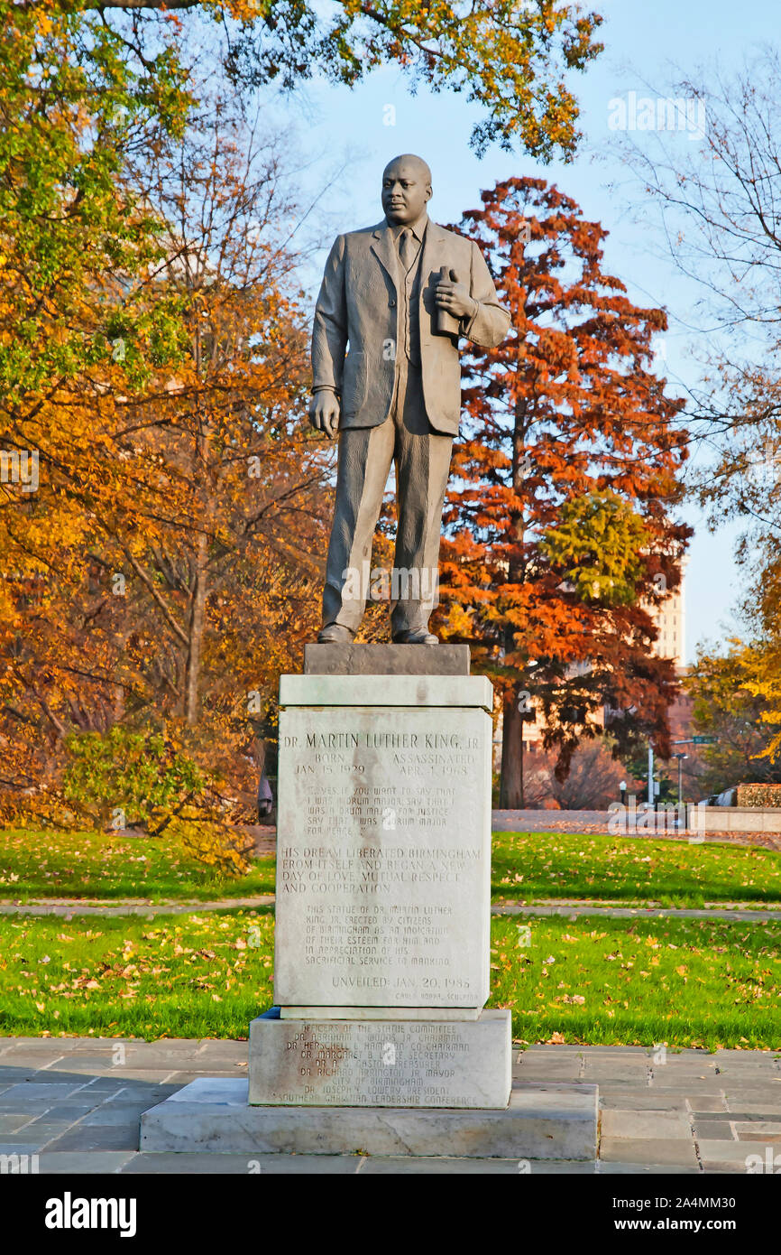 Statue of Dr. Martin Luther King, Jr. Statue in Kelly Ingram Park ...