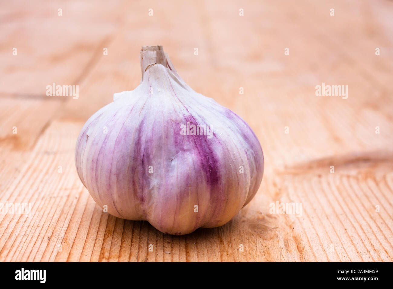 One clove of garlic hi-res stock photography and images - Alamy