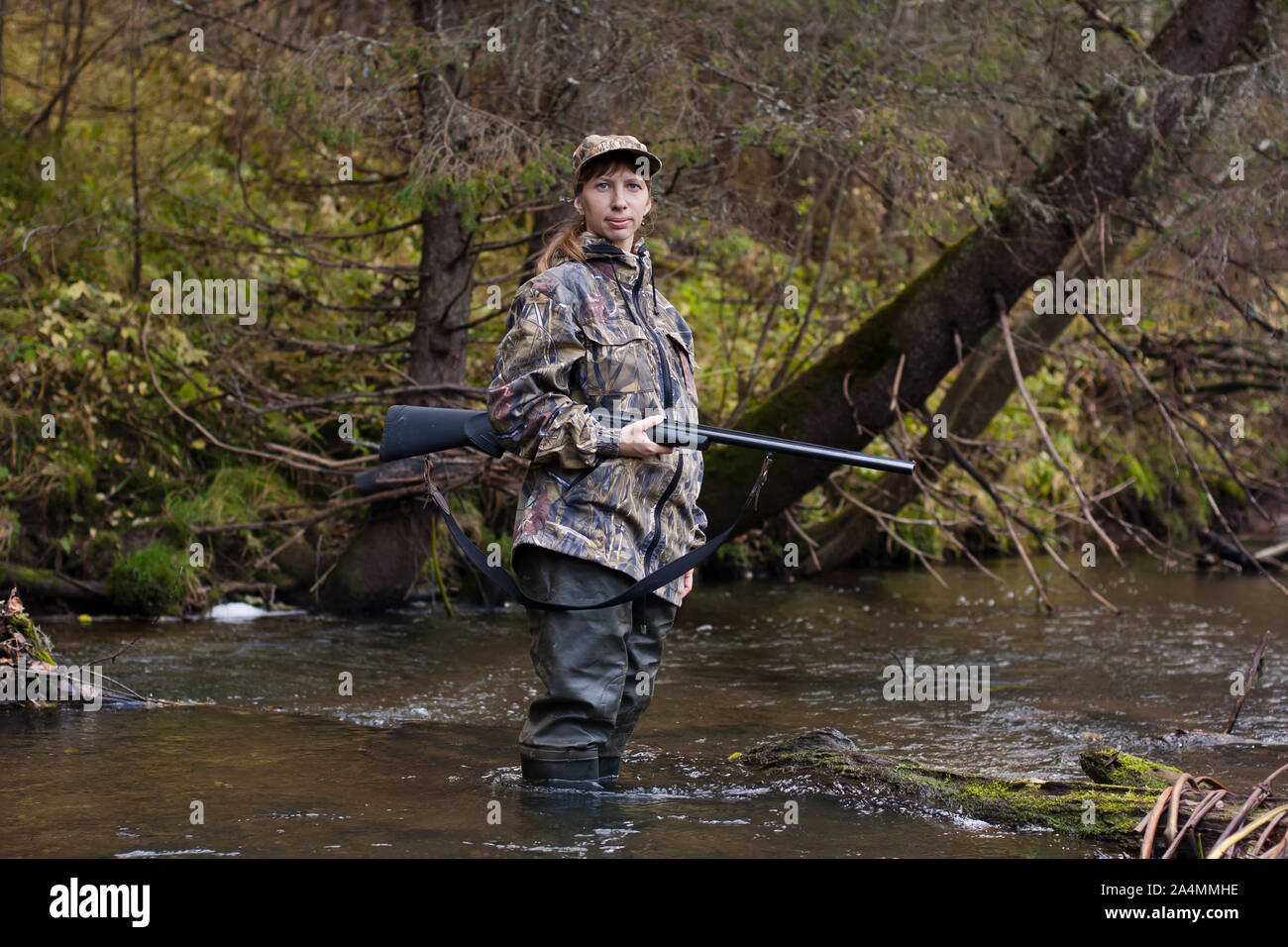 Female hunter woman hunting hi-res stock photography and images - Alamy