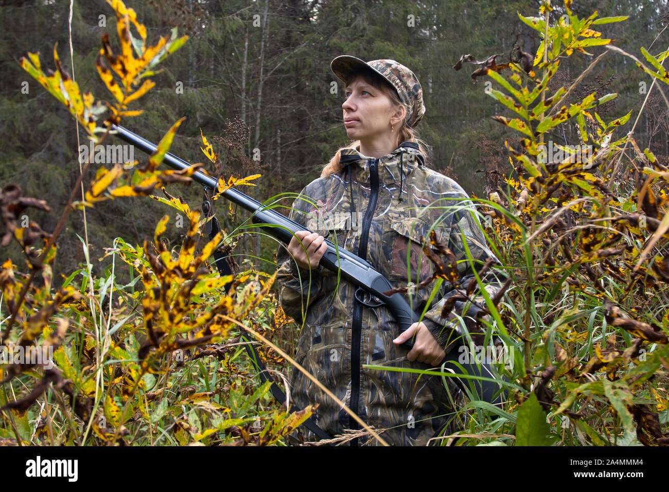 Female hunter woman hunting hi-res stock photography and images - Alamy