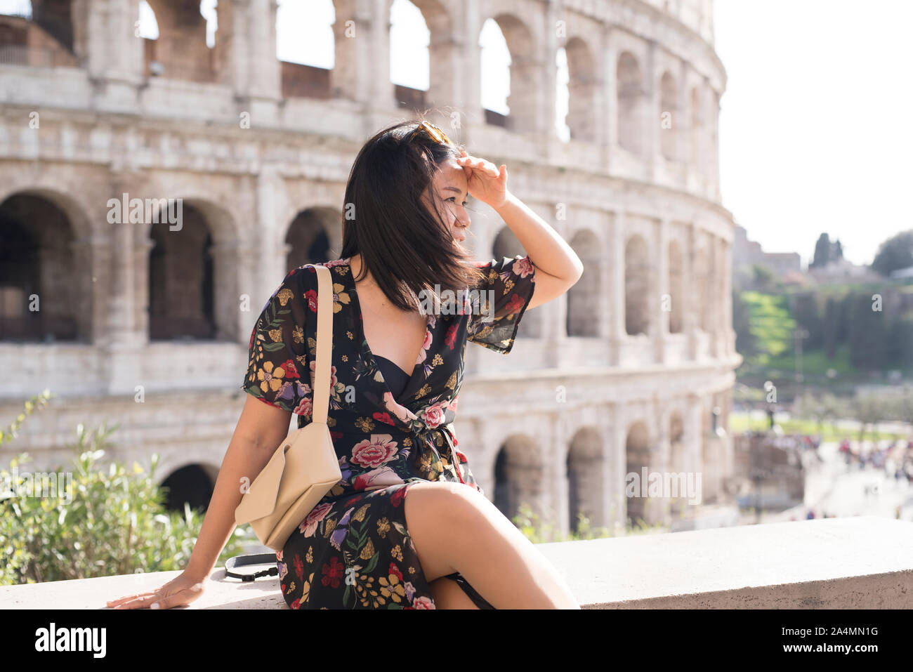 Woman in front of colosseum rome hi-res stock photography and images ...