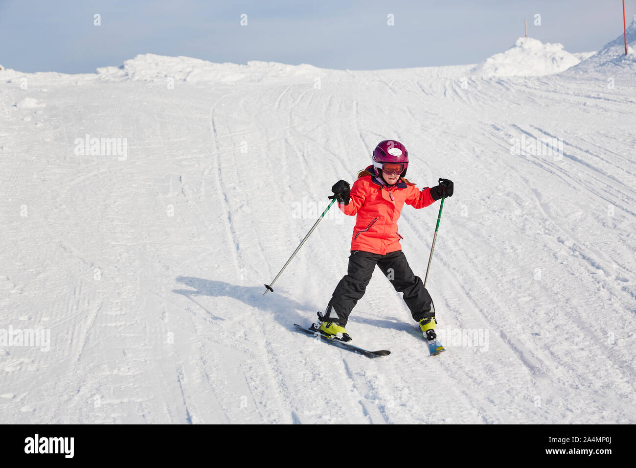 Girls with skis hi-res stock photography and images - Alamy