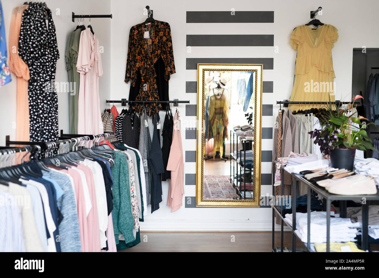 Clothes shop interior hi-res stock photography and images - Alamy