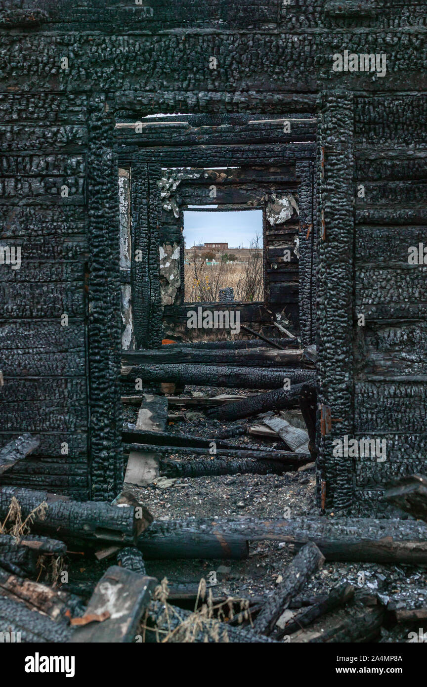 Destroyed house hi-res stock photography and images - Alamy