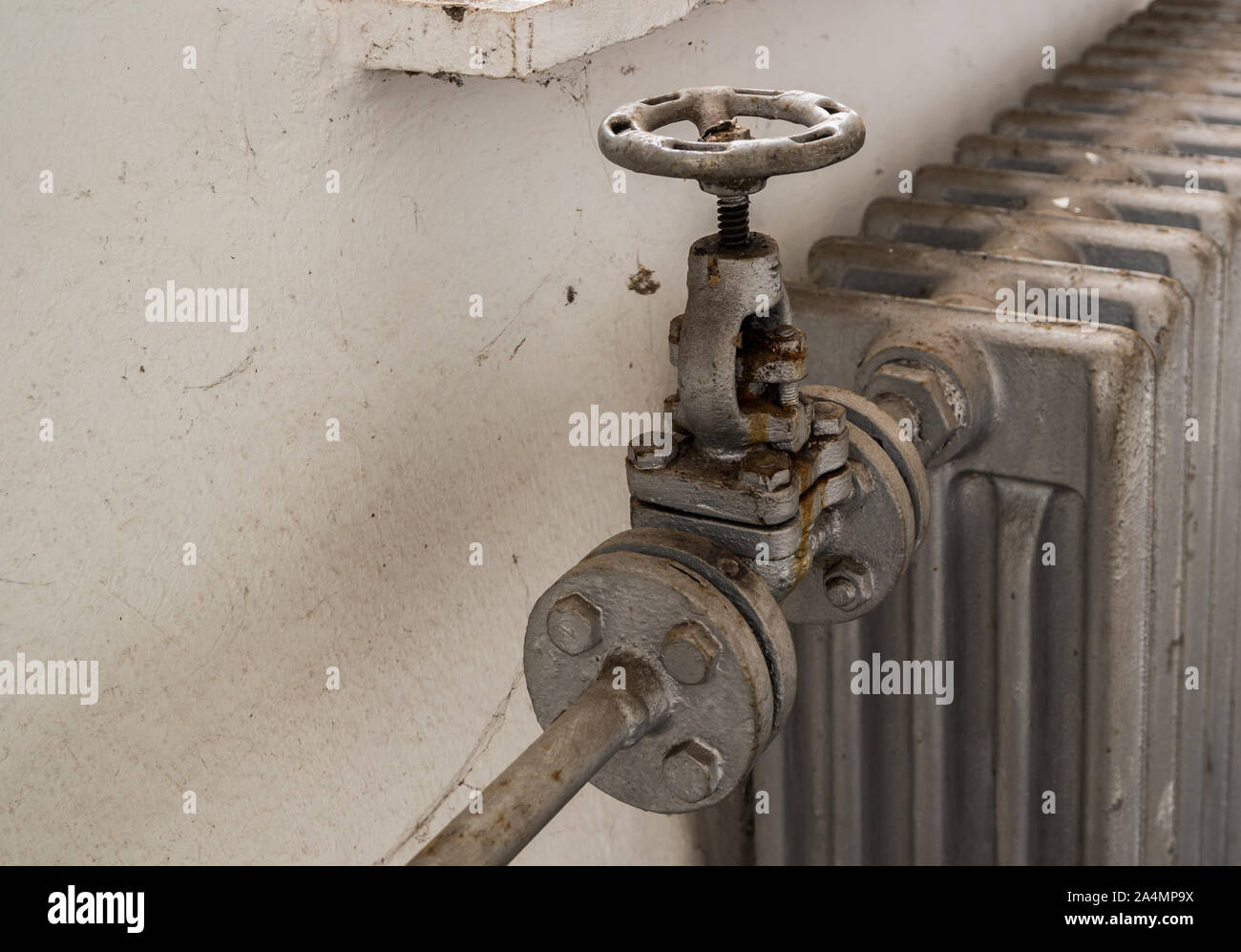 Old heating valve Stock Photo - Alamy