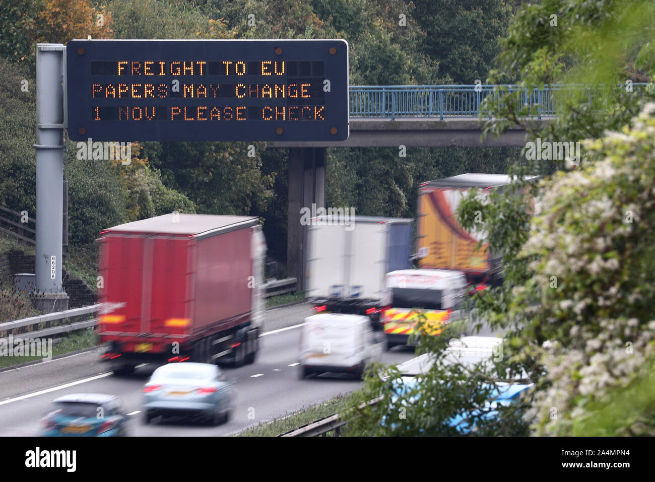 A matrix sign over m2 motorway hi-res stock photography and images - Alamy