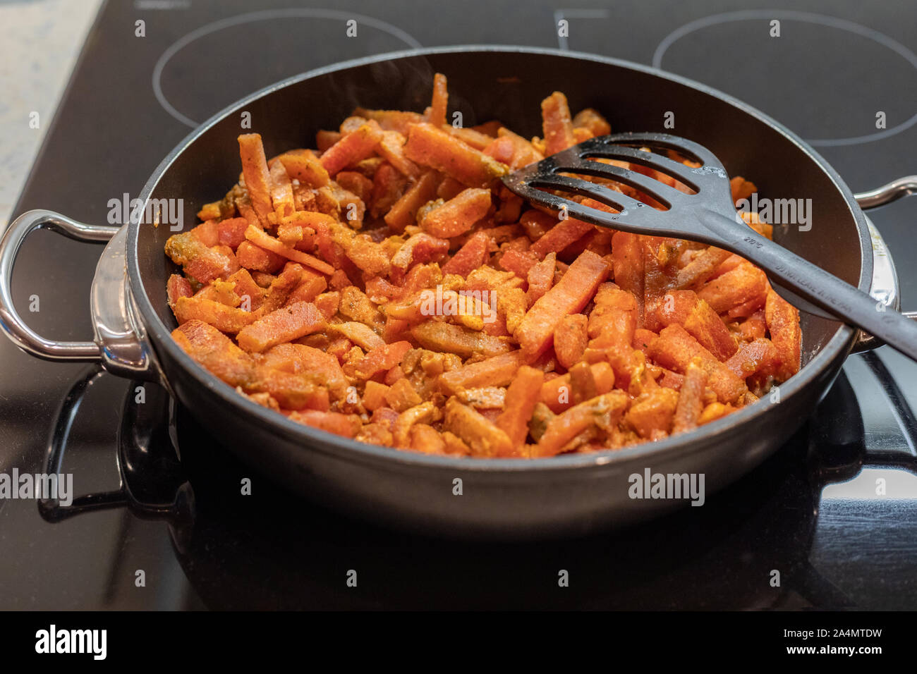 Gyros cooking hi-res stock photography and images - Alamy