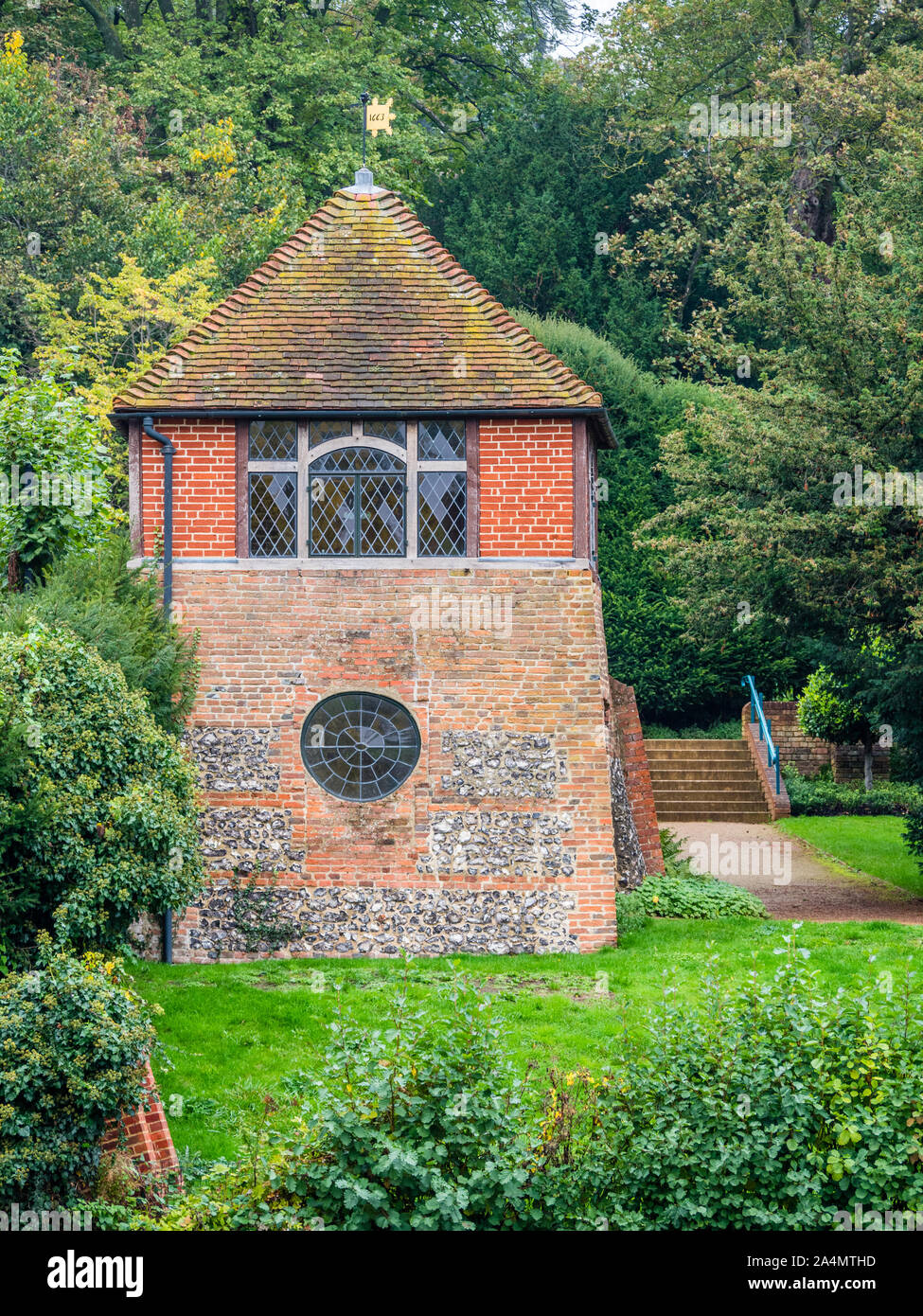 Caversham Court Gardens, Tower, Caversham, Reading, Berkshire, England ...