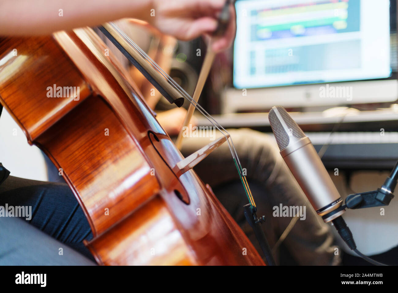 Playing cello hi-res stock photography and images - Alamy