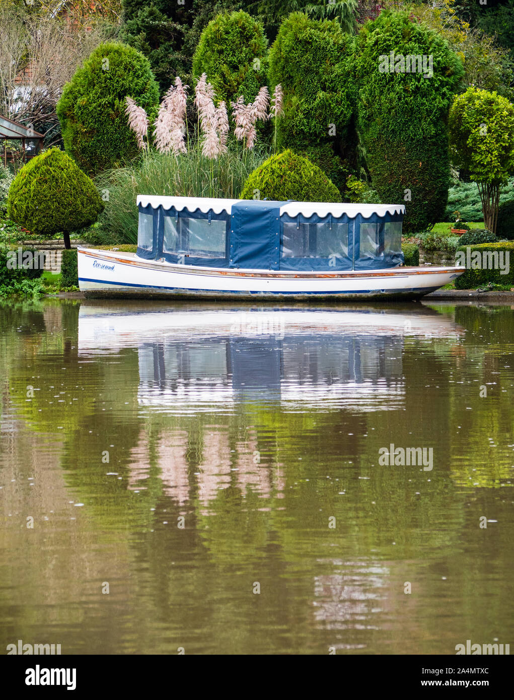 Landscape of Pleasure River Boat, Launch, Caversham, River Thames ...