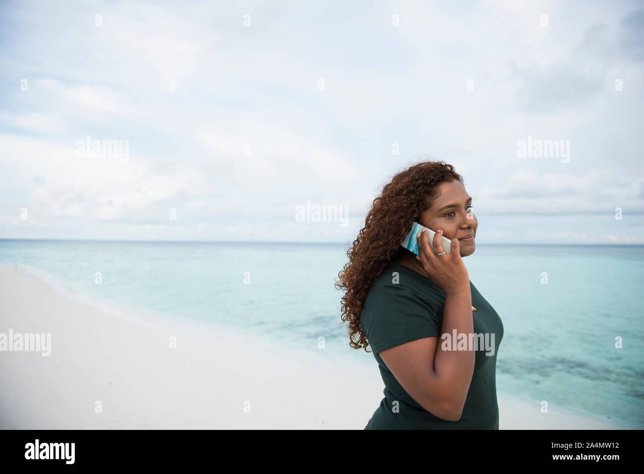 Conversation on beach hi-res stock photography and images - Alamy