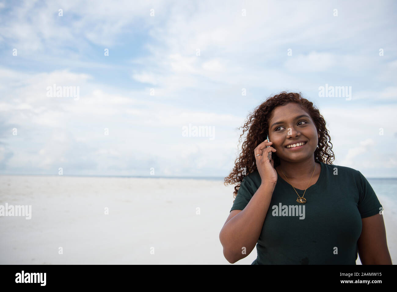 Conversation on beach hi-res stock photography and images - Alamy