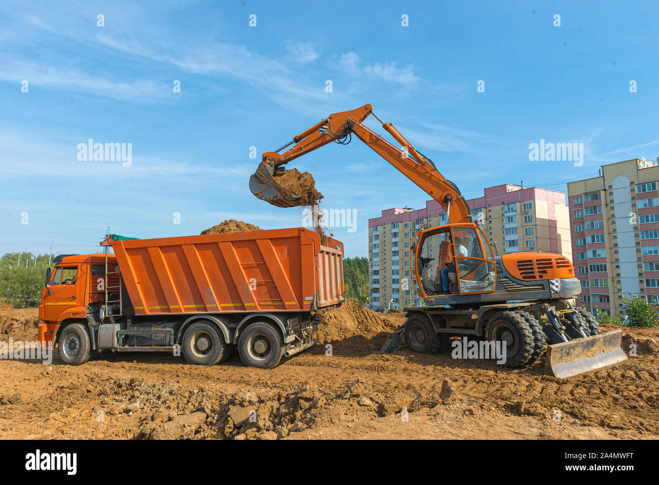 Modern excavator hi-res stock photography and images - Alamy