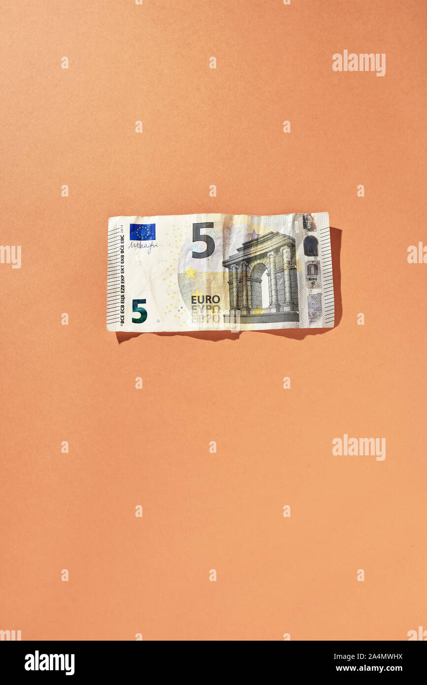 Five euro note hi-res stock photography and images - Alamy