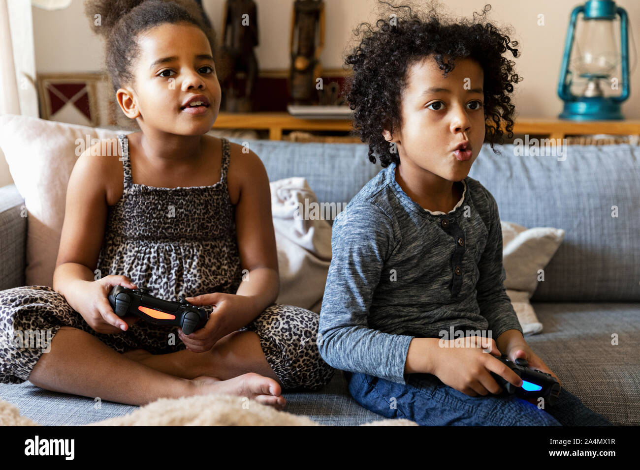 Kids playing video game Stock Photo - Alamy
