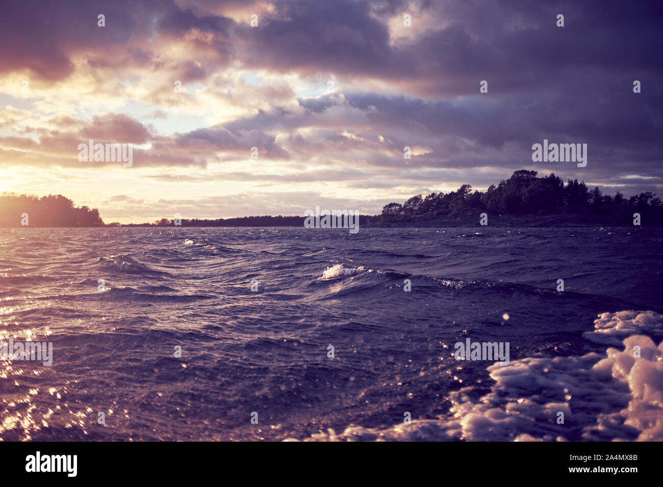 Waves on lake coast hi-res stock photography and images - Alamy