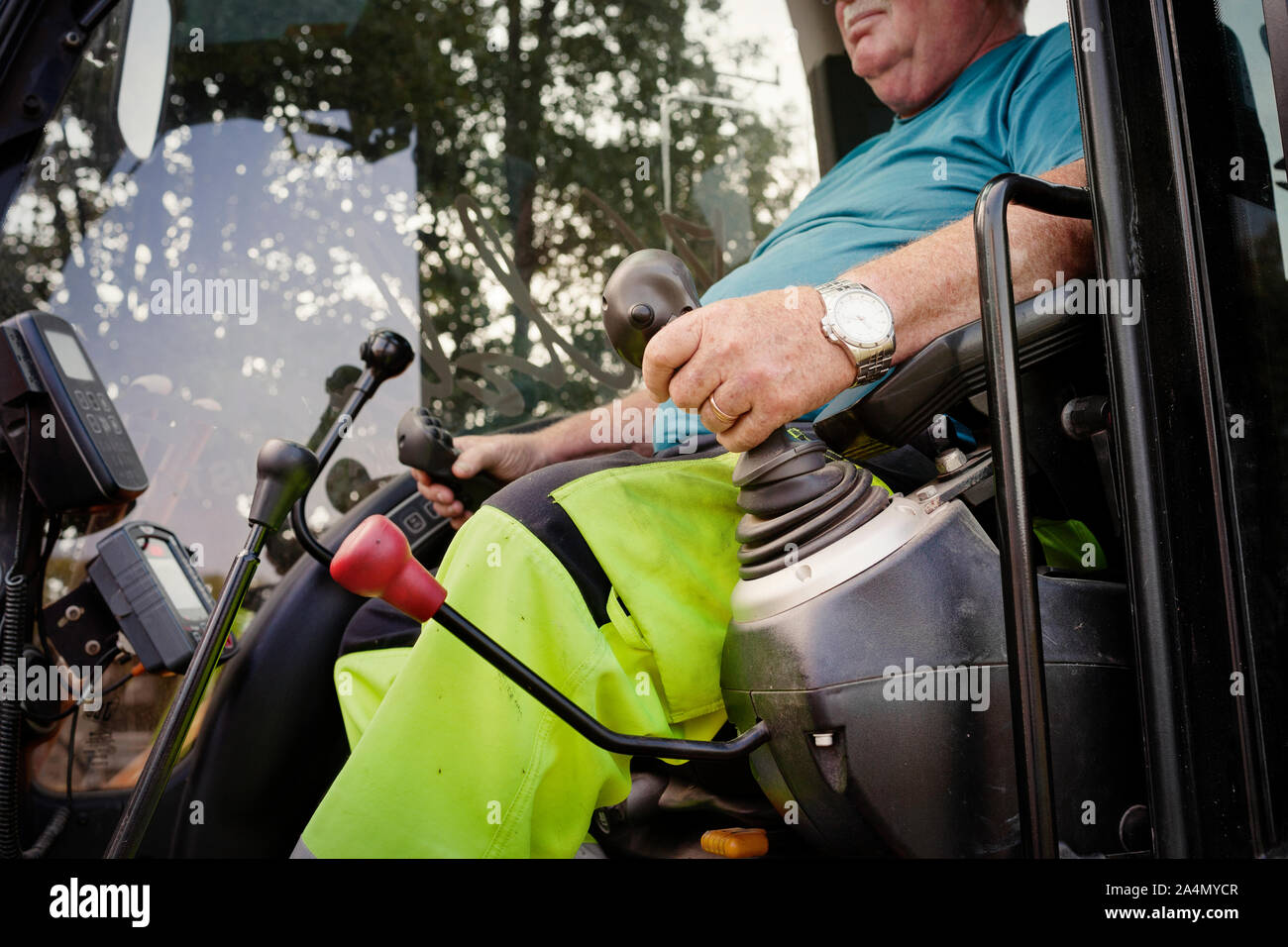 Hand digger hi-res stock photography and images - Alamy