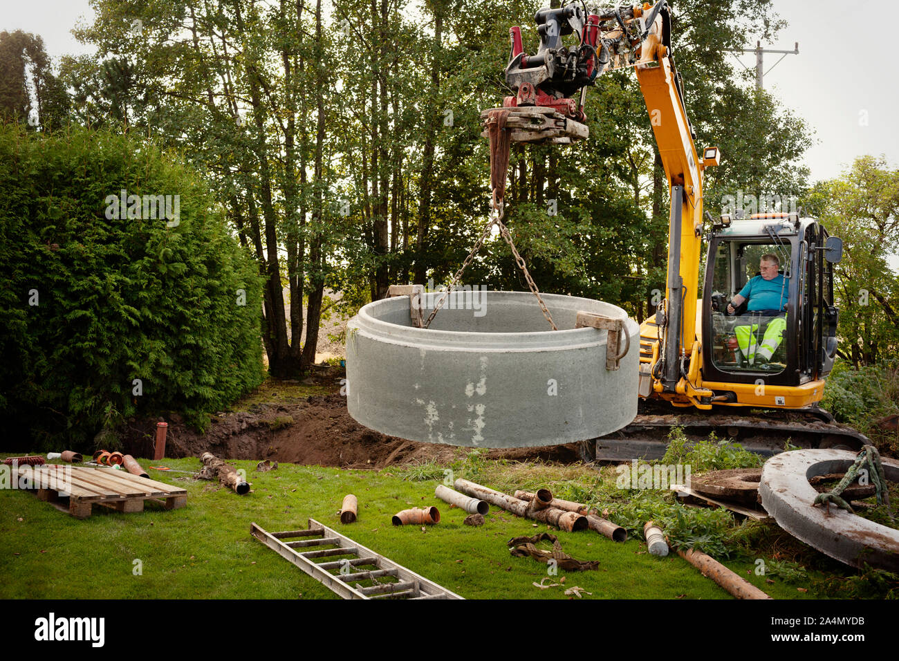Hedge construction hi-res stock photography and images - Alamy
