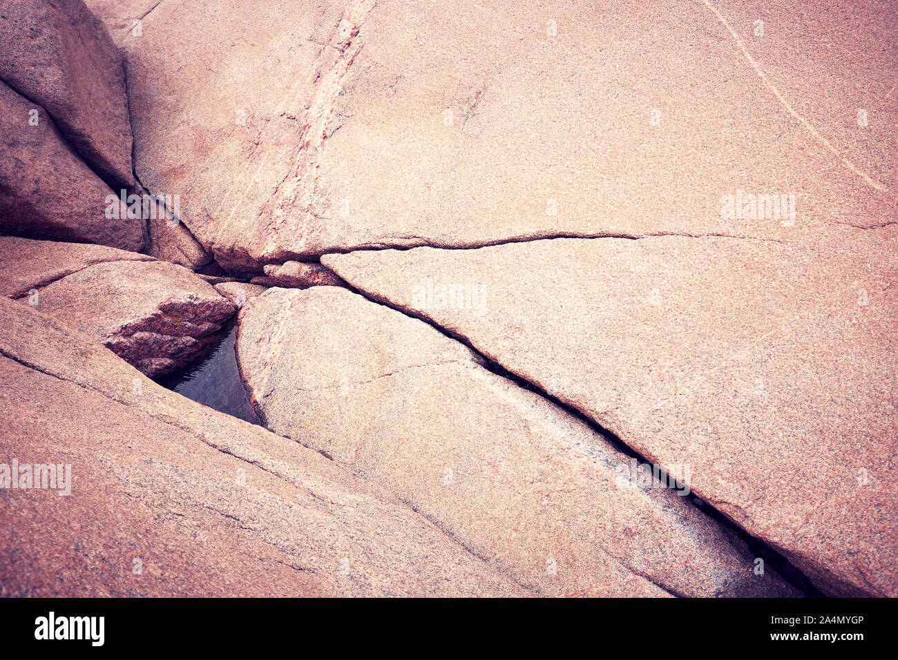 Horizontal horizontal crack hi-res stock photography and images - Alamy