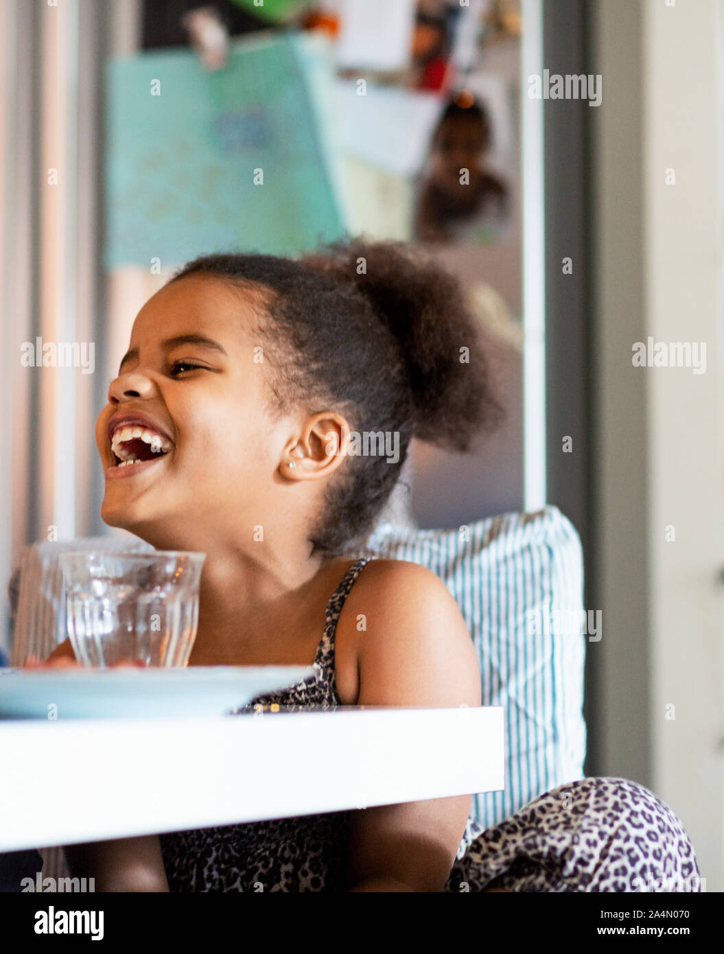 Dark girls head hi-res stock photography and images - Alamy