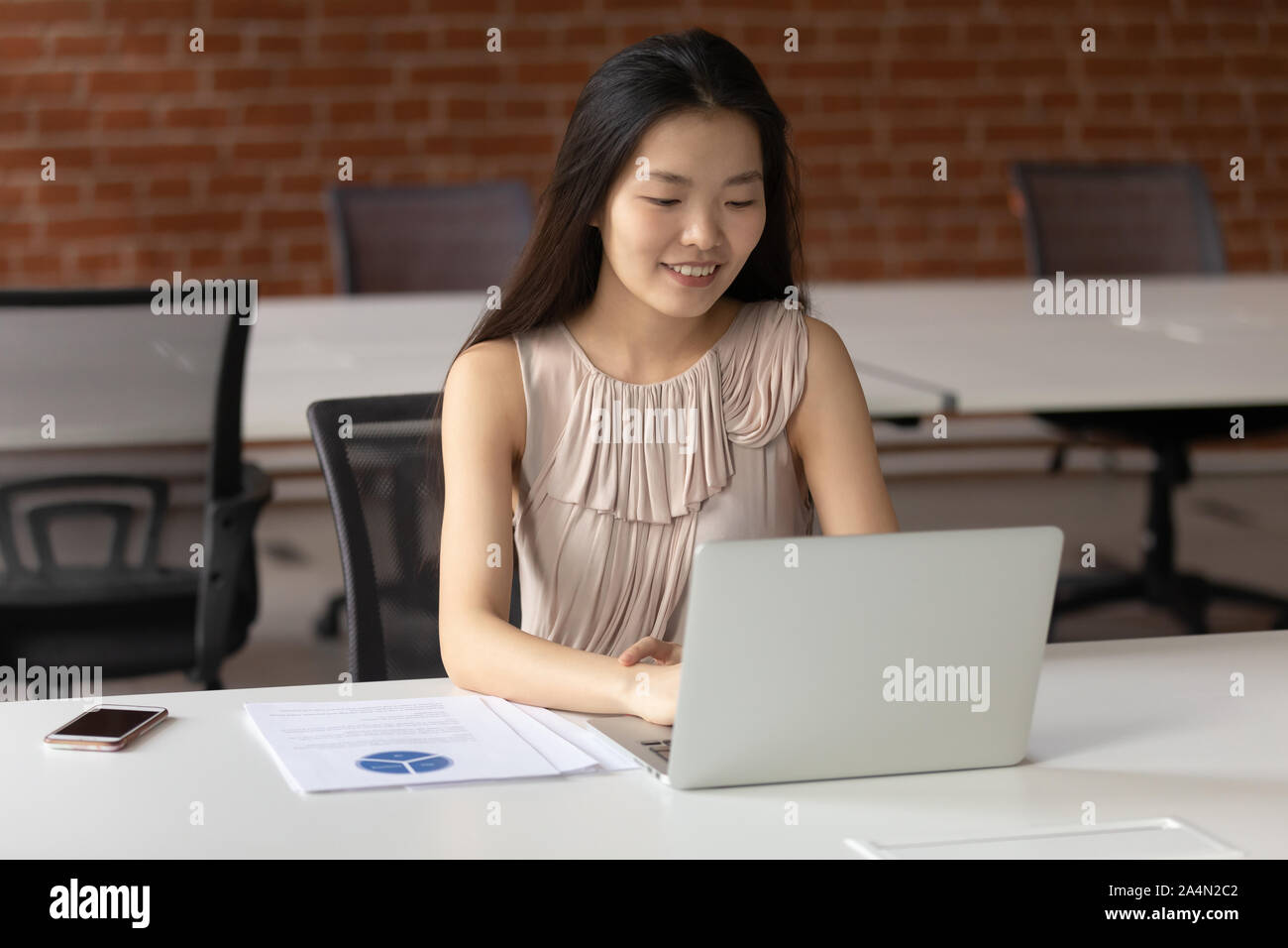 Person with laptop statistics hi-res stock photography and images - Alamy