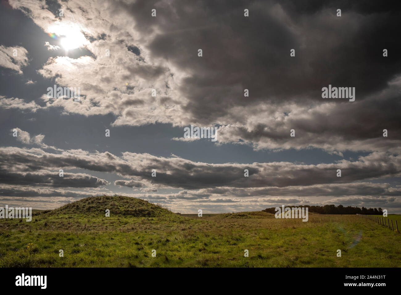 Bronze age round barrow on hi-res stock photography and images - Alamy