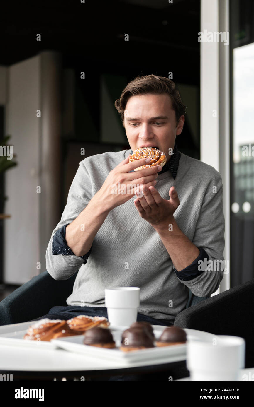 Business coffee break hi-res stock photography and images - Alamy
