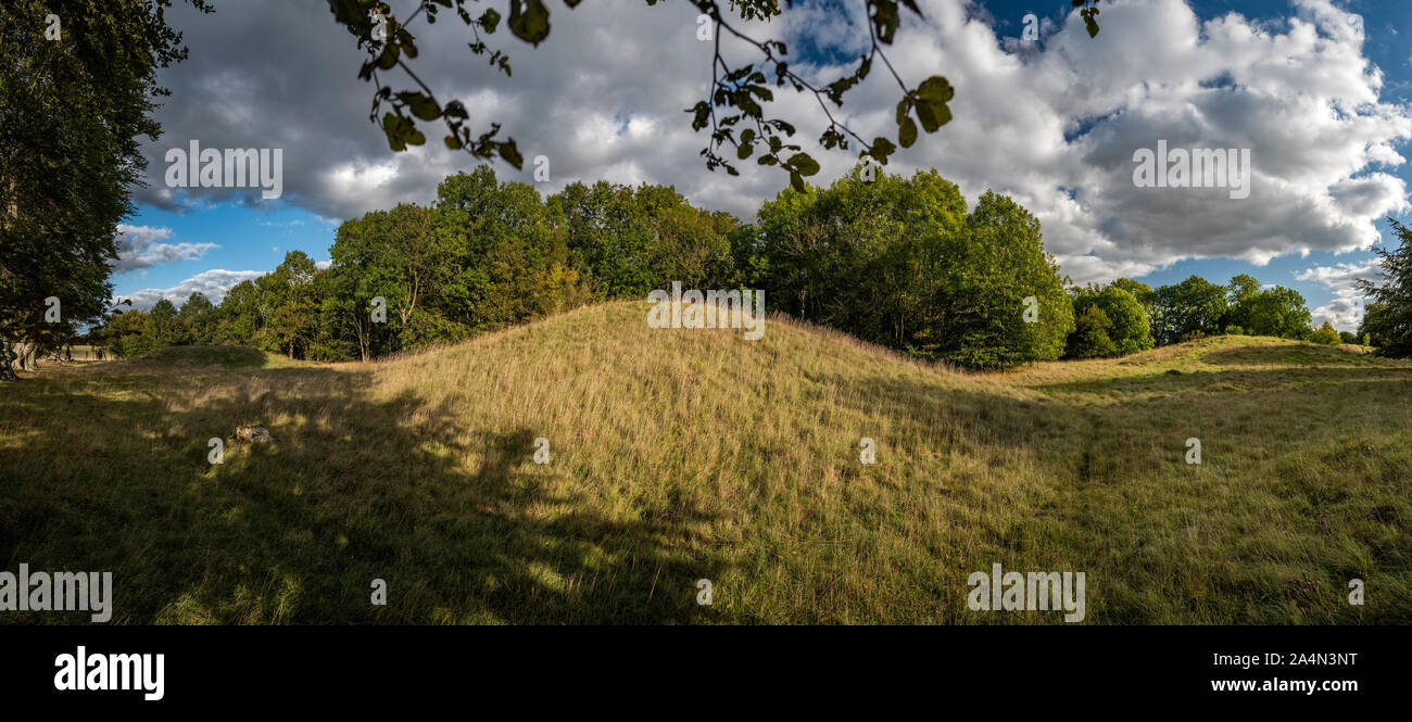 Round barrows wiltshire hi-res stock photography and images - Alamy
