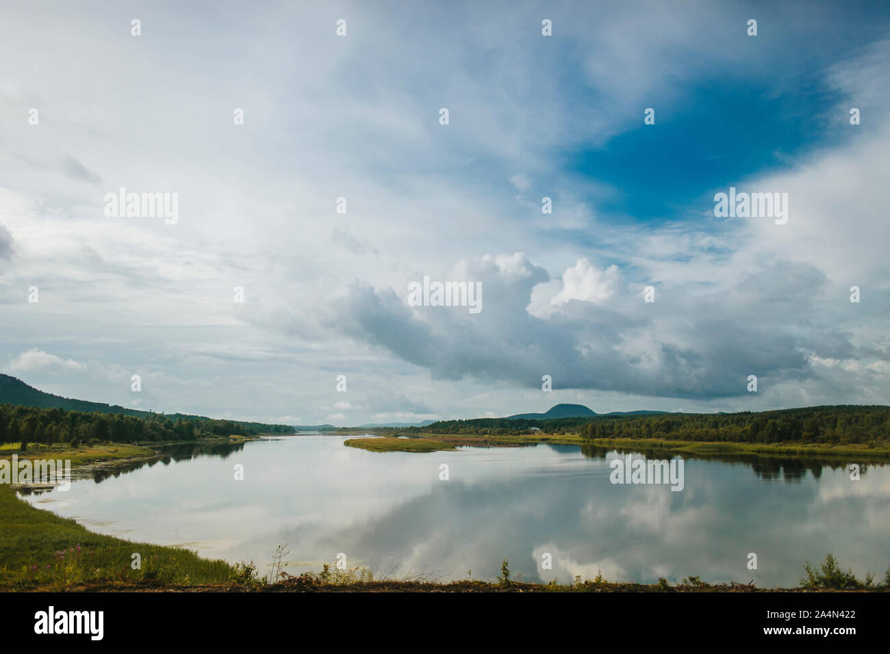 Lake landscape nature hi-res stock photography and images - Alamy