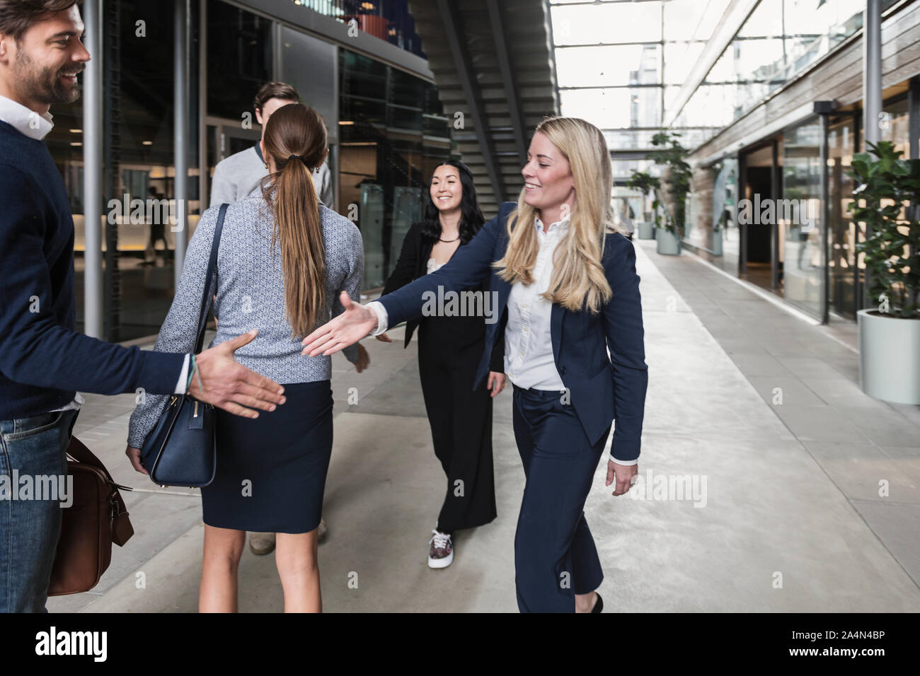 25 35 people hi-res stock photography and images - Alamy