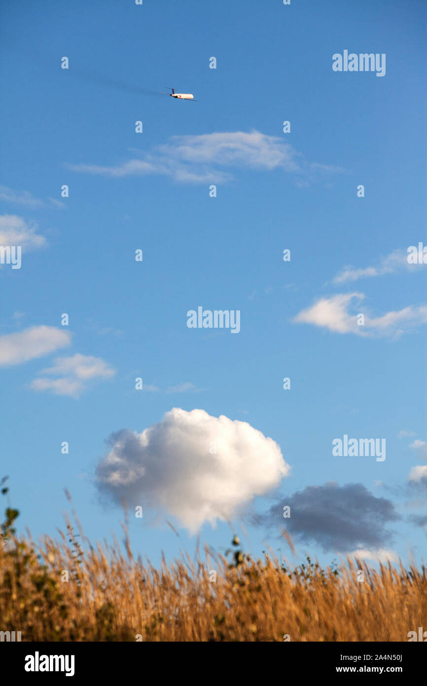 Flying airplane no background hi-res stock photography and images - Alamy