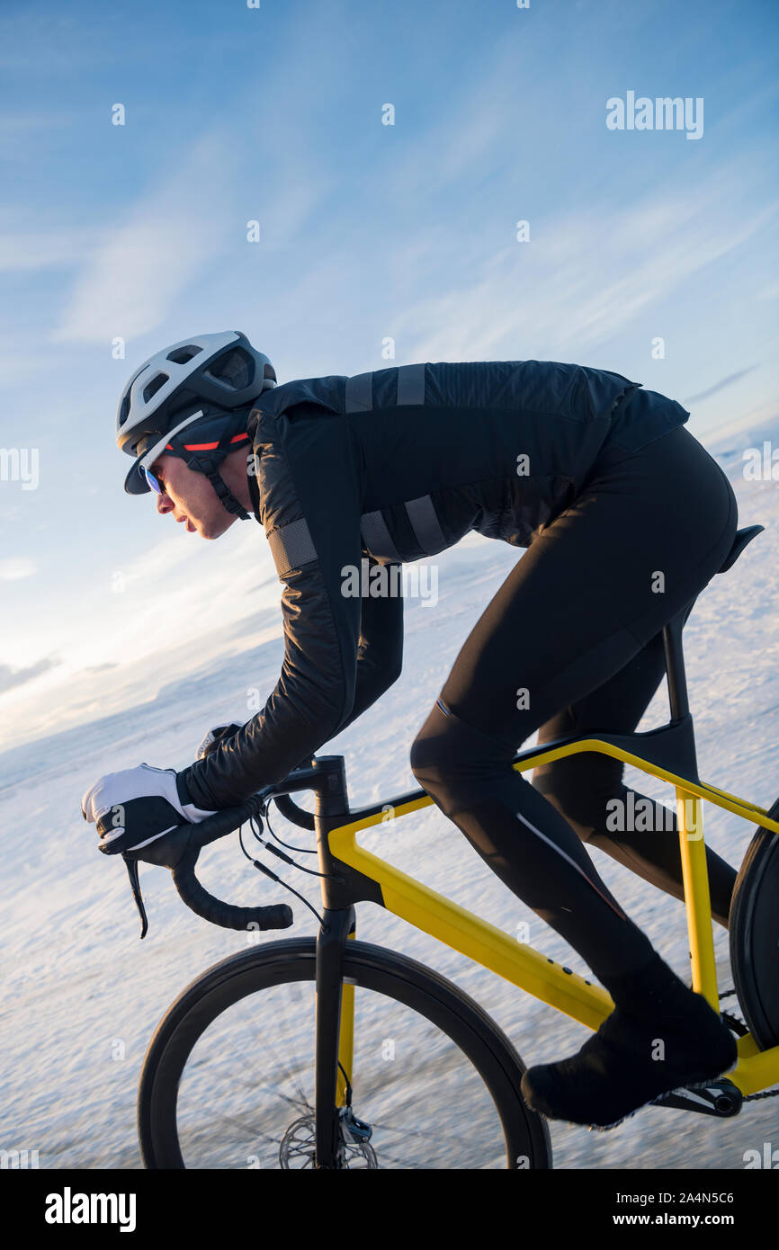 Man looking back cycling hi-res stock photography and images - Alamy