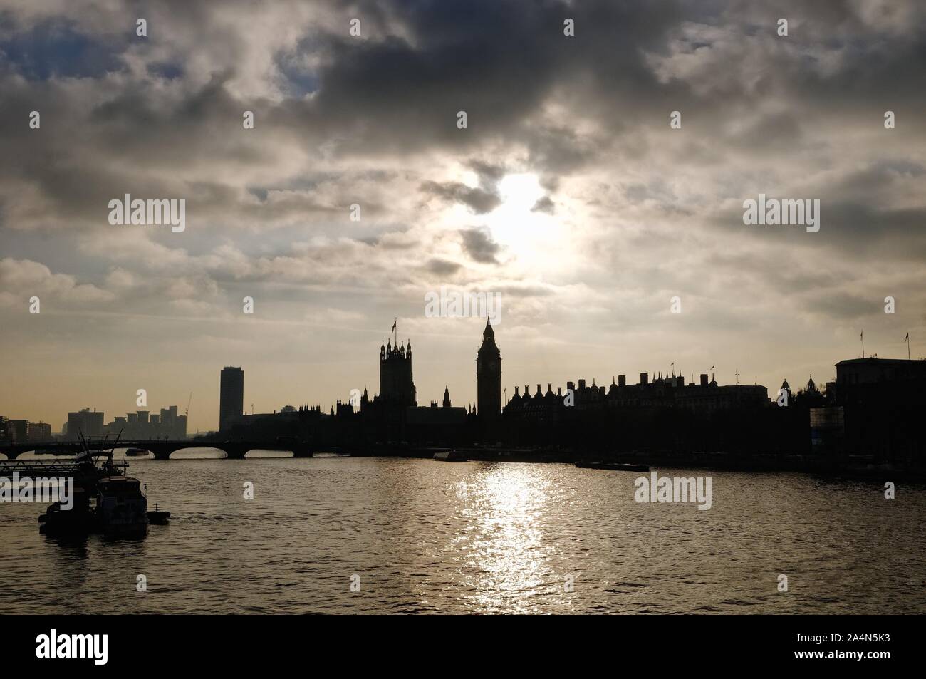 The tower of london silhouette tower hi-res stock photography and ...
