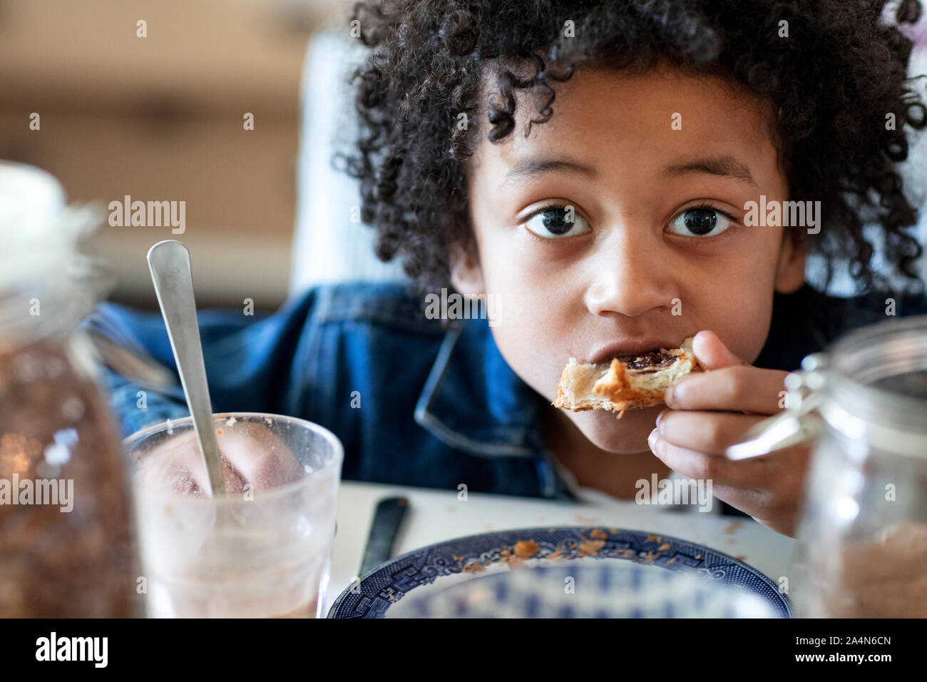 Portrait of boy eating Stock Photo - Alamy