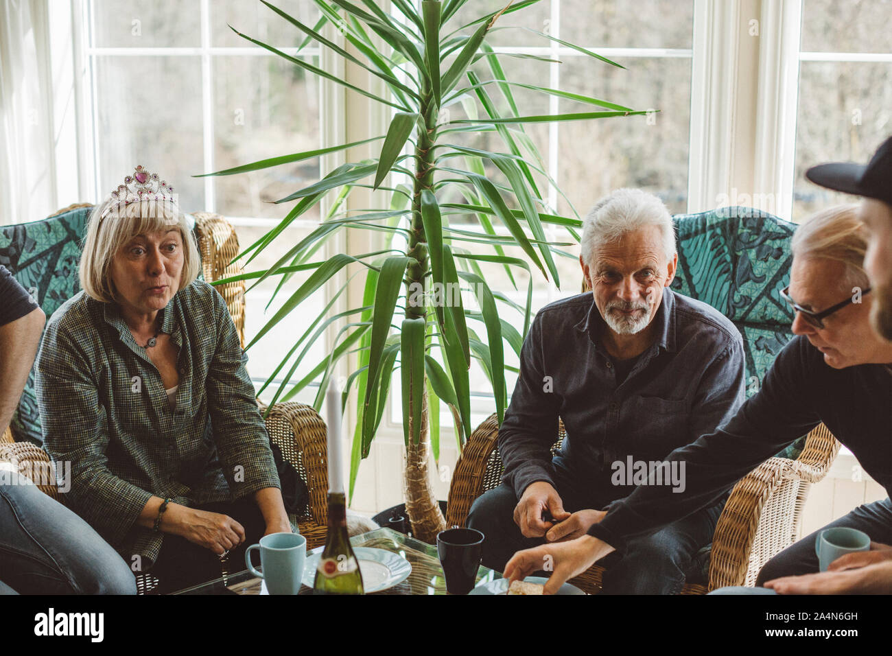 Family talking in living room Stock Photo - Alamy