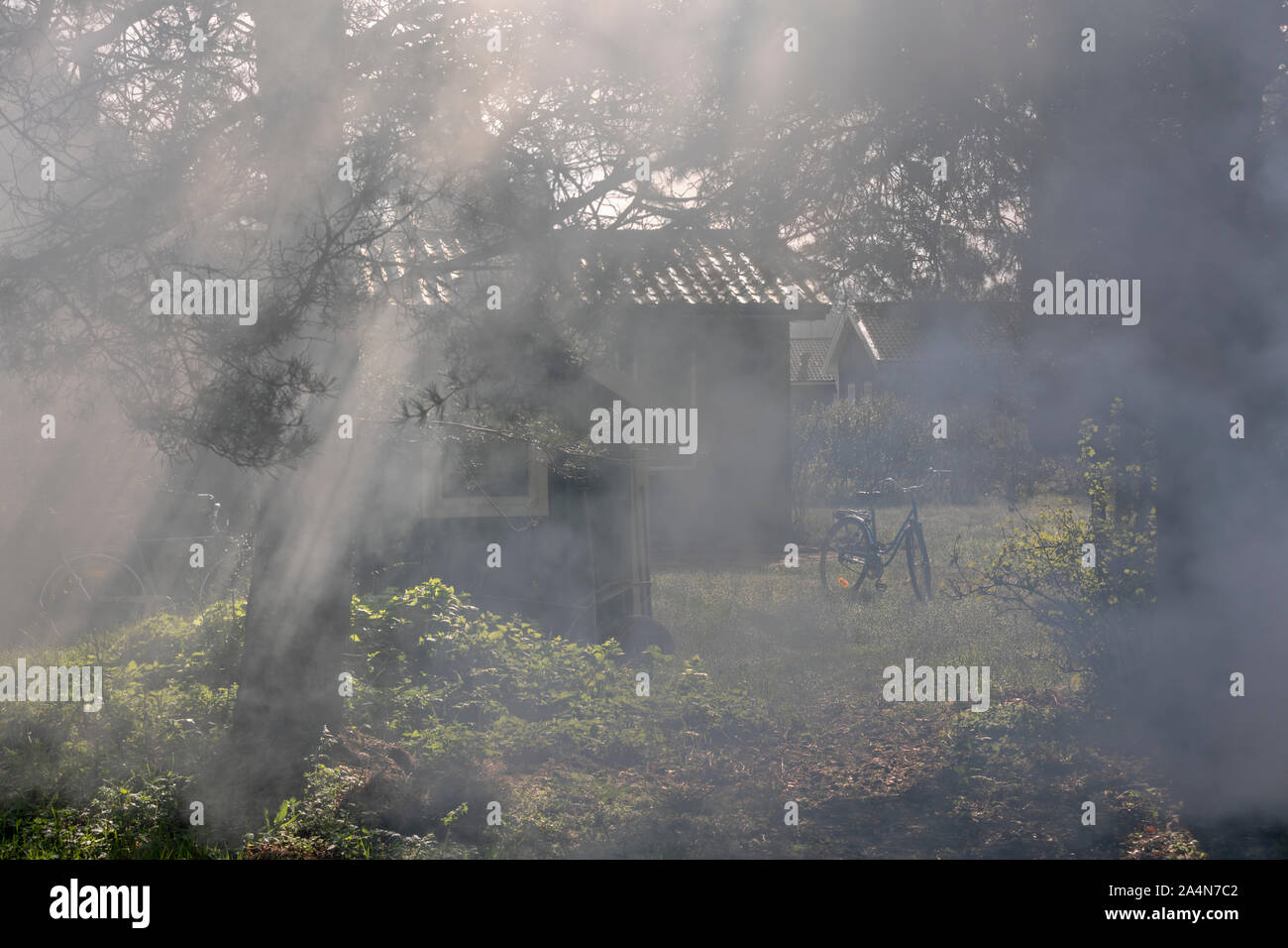 Building architecture fog hi-res stock photography and images - Alamy