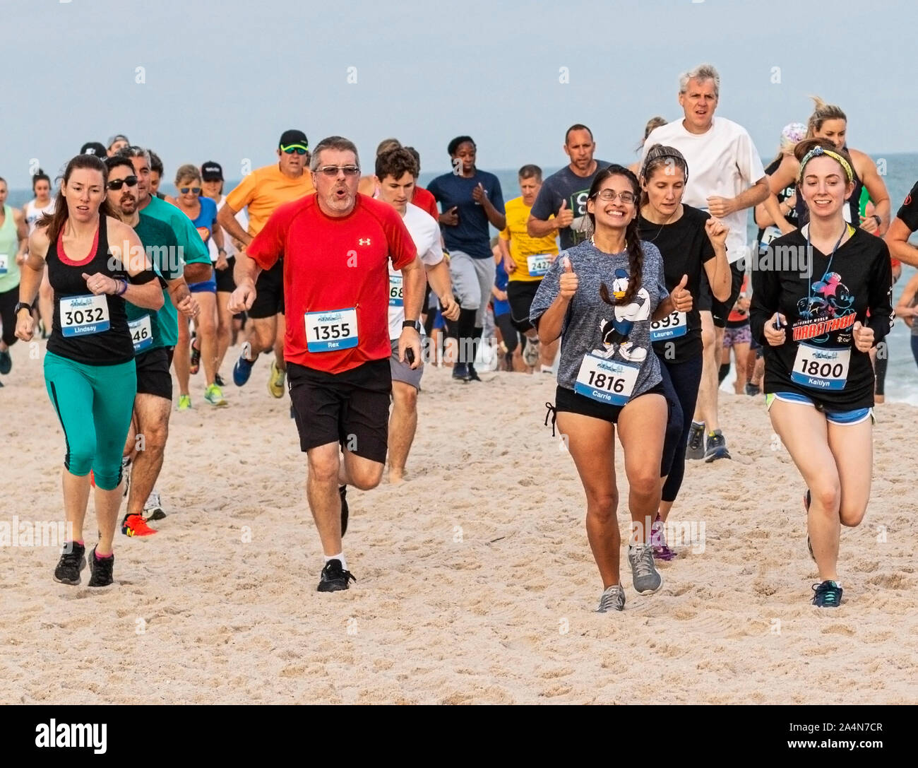 Crowded parks hi-res stock photography and images - Alamy