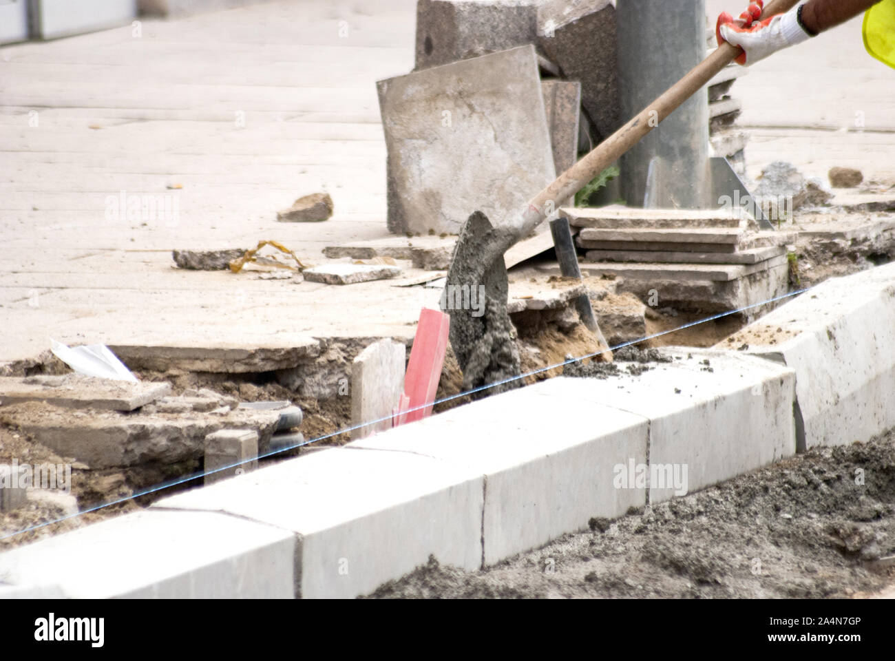 Worker installing a traffic sign hi-res stock photography and images ...