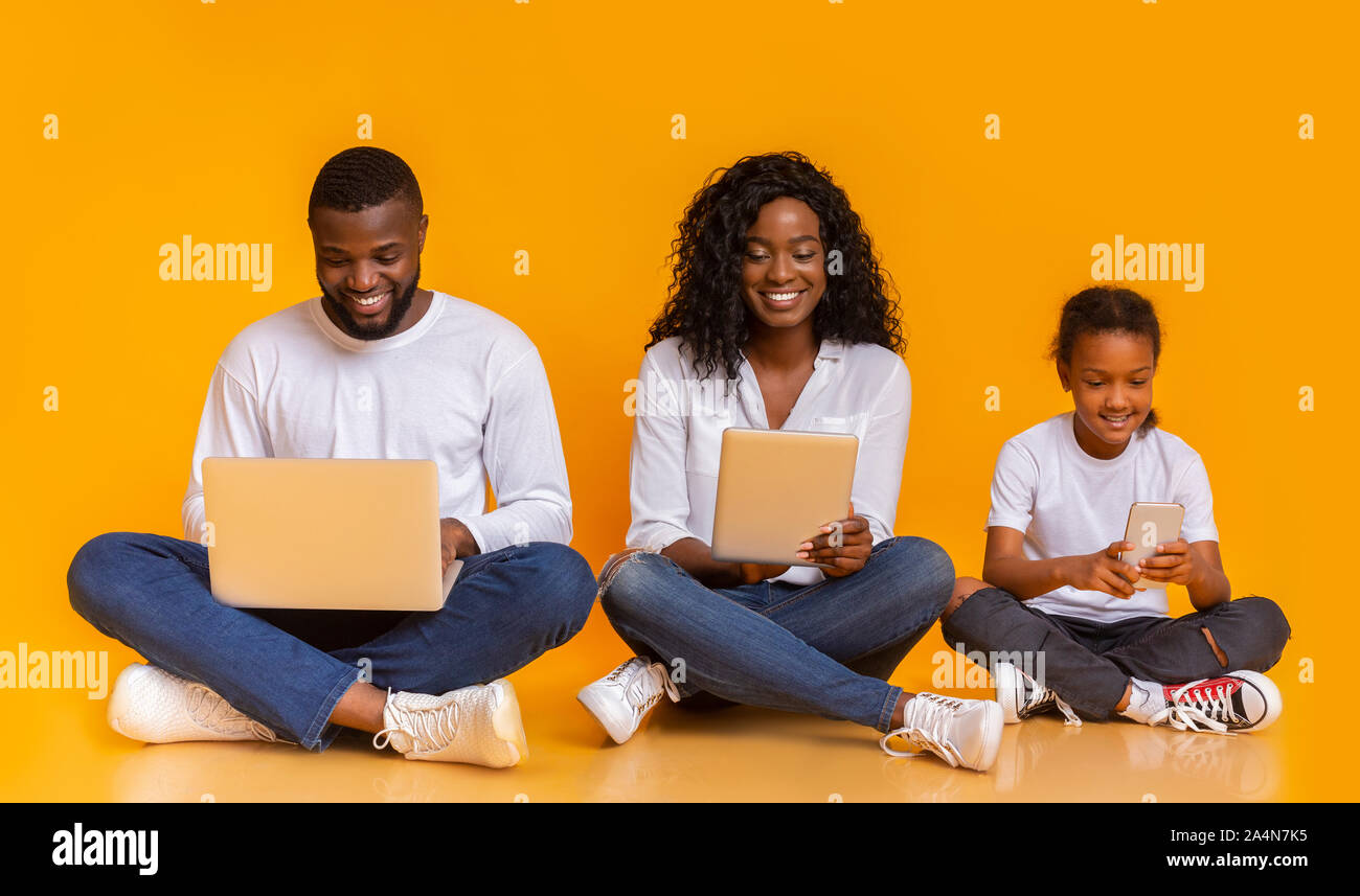 Family electronic gadgets child hi-res stock photography and images - Alamy