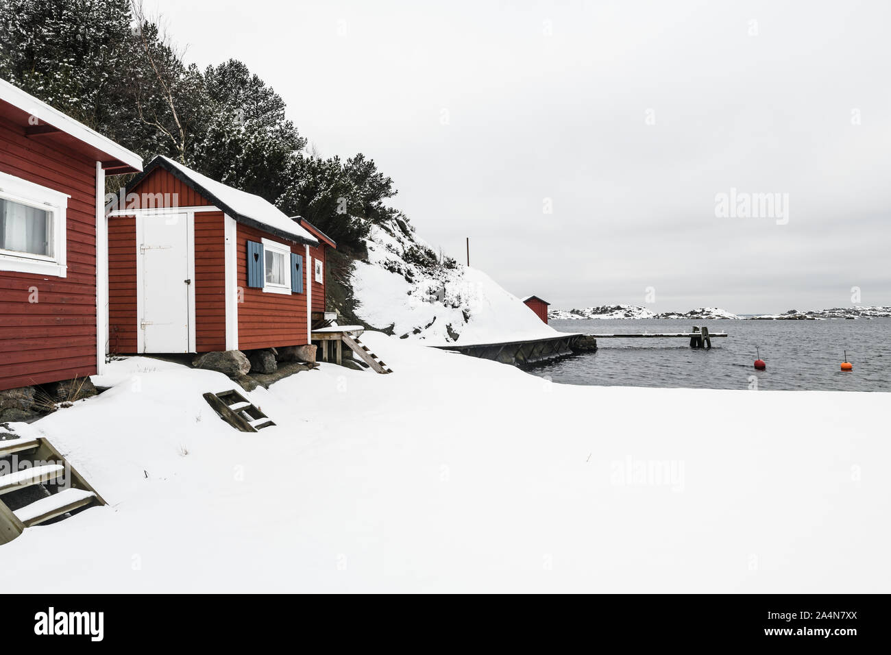 Red cottages by sea Stock Photo - Alamy