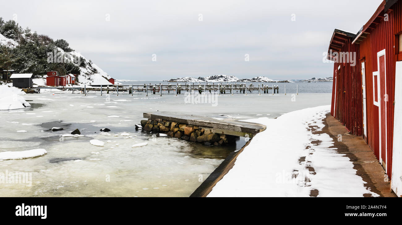 Red cottages by sea Stock Photo - Alamy