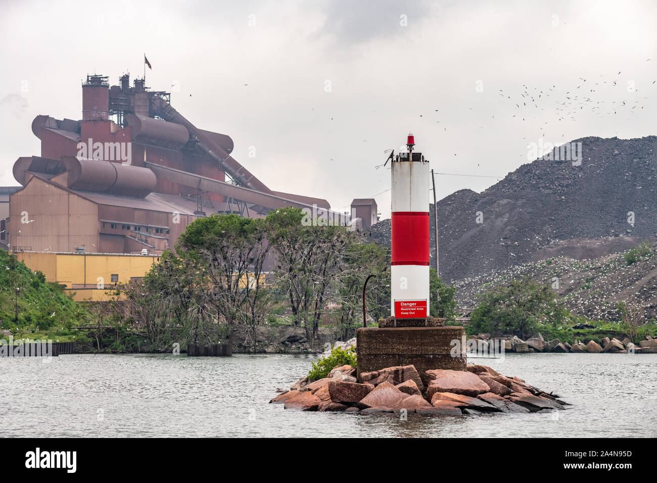 Industrial river scene hi-res stock photography and images - Alamy