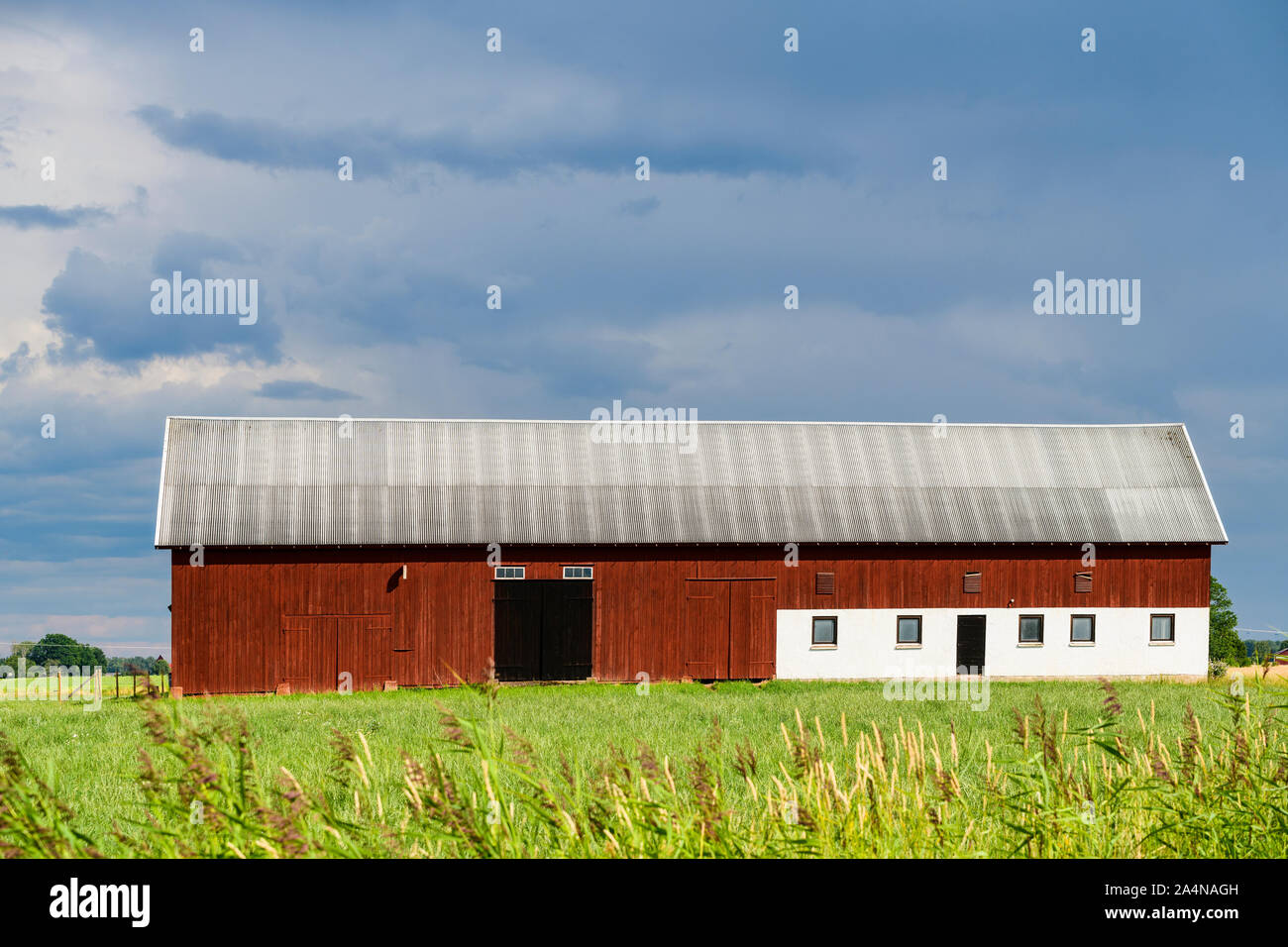 Barn horizontal hi-res stock photography and images - Alamy
