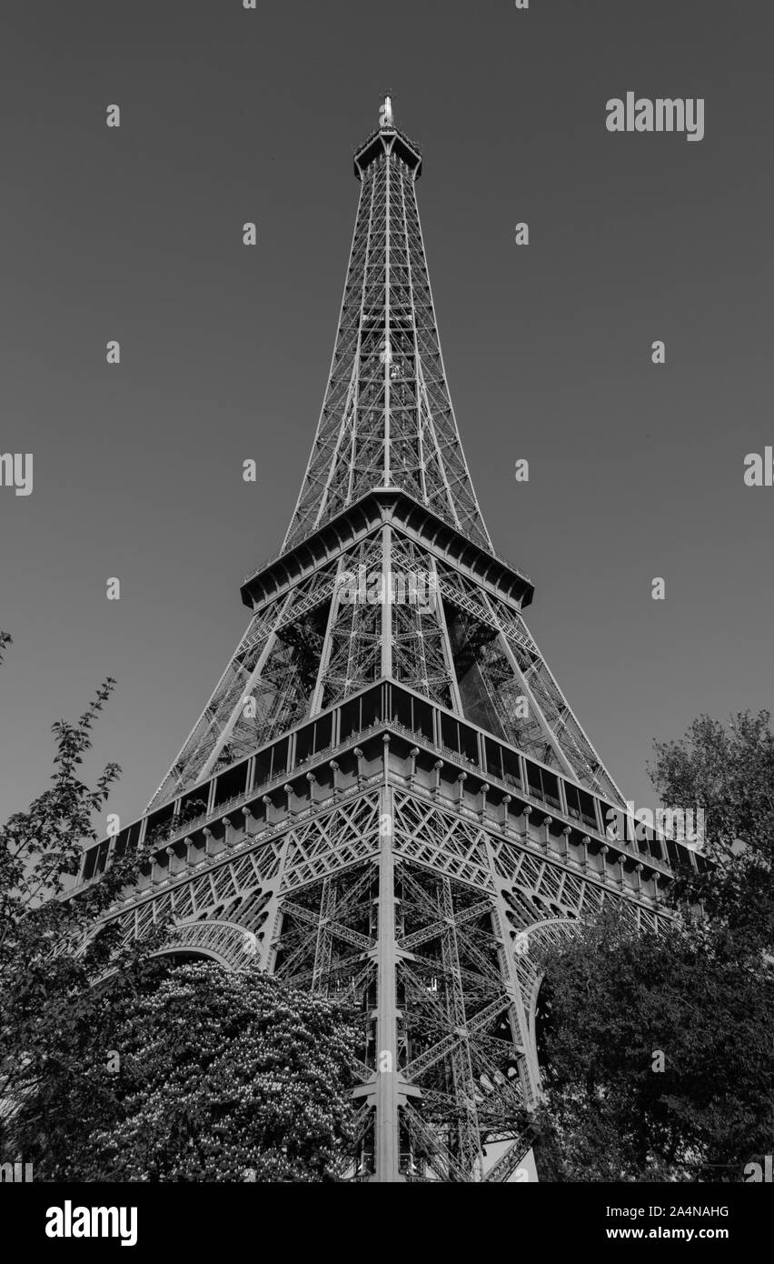 A black and white picture of the Eiffel Tower (Paris Stock Photo - Alamy