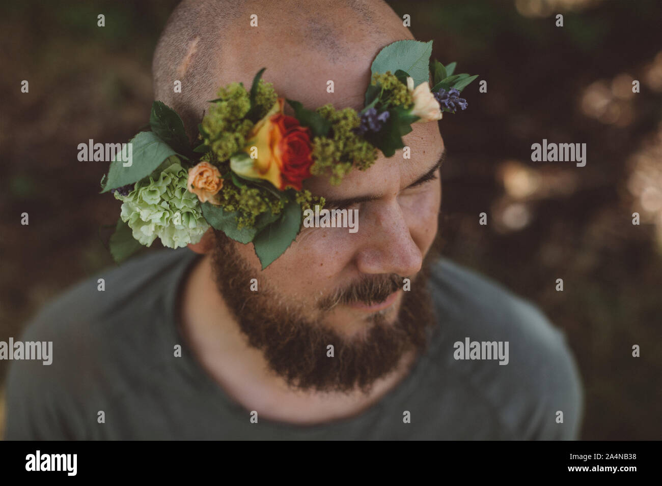 Man wearing wreath hi-res stock photography and images - Alamy
