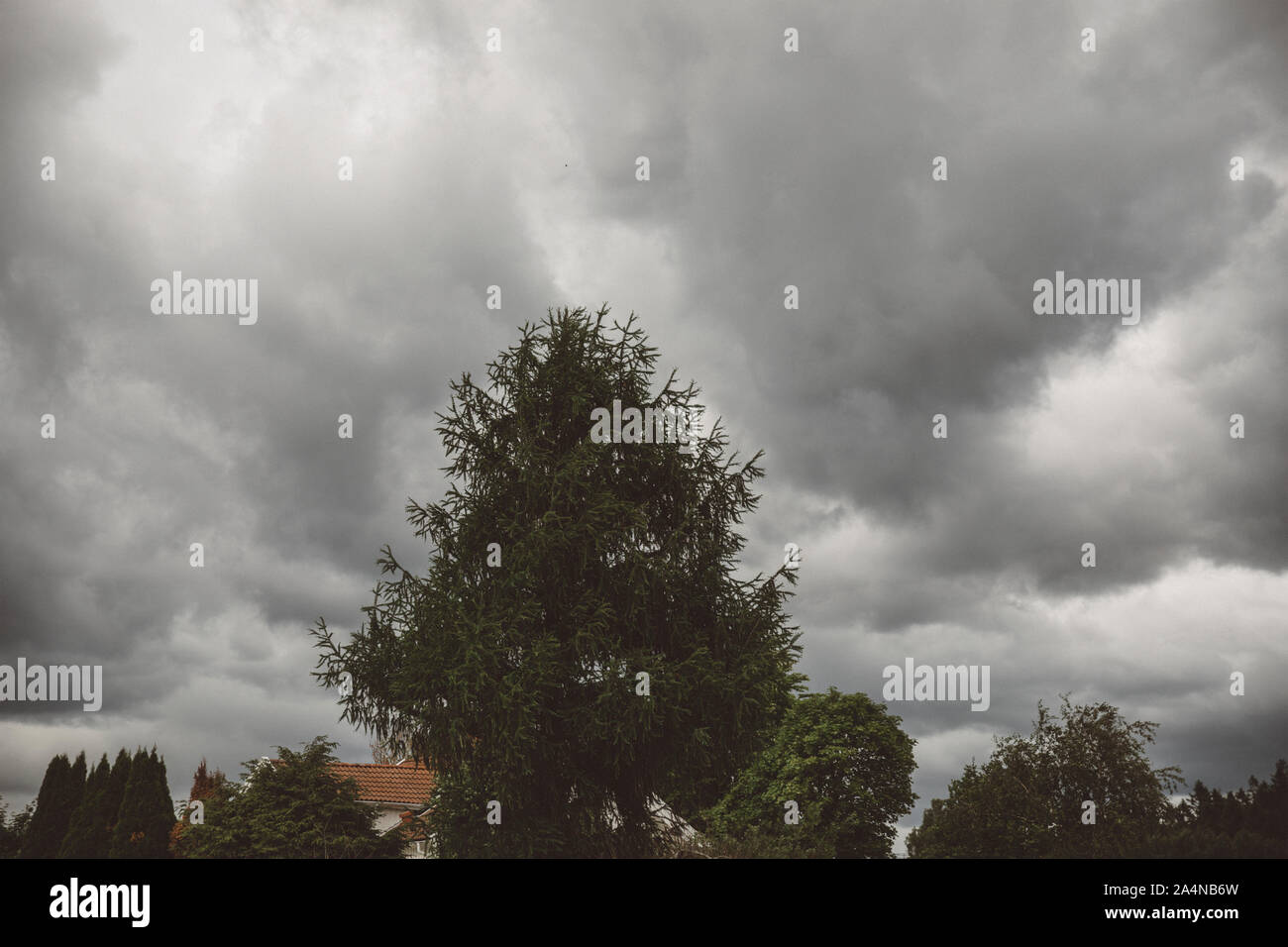Overcast horizontal hi-res stock photography and images - Alamy