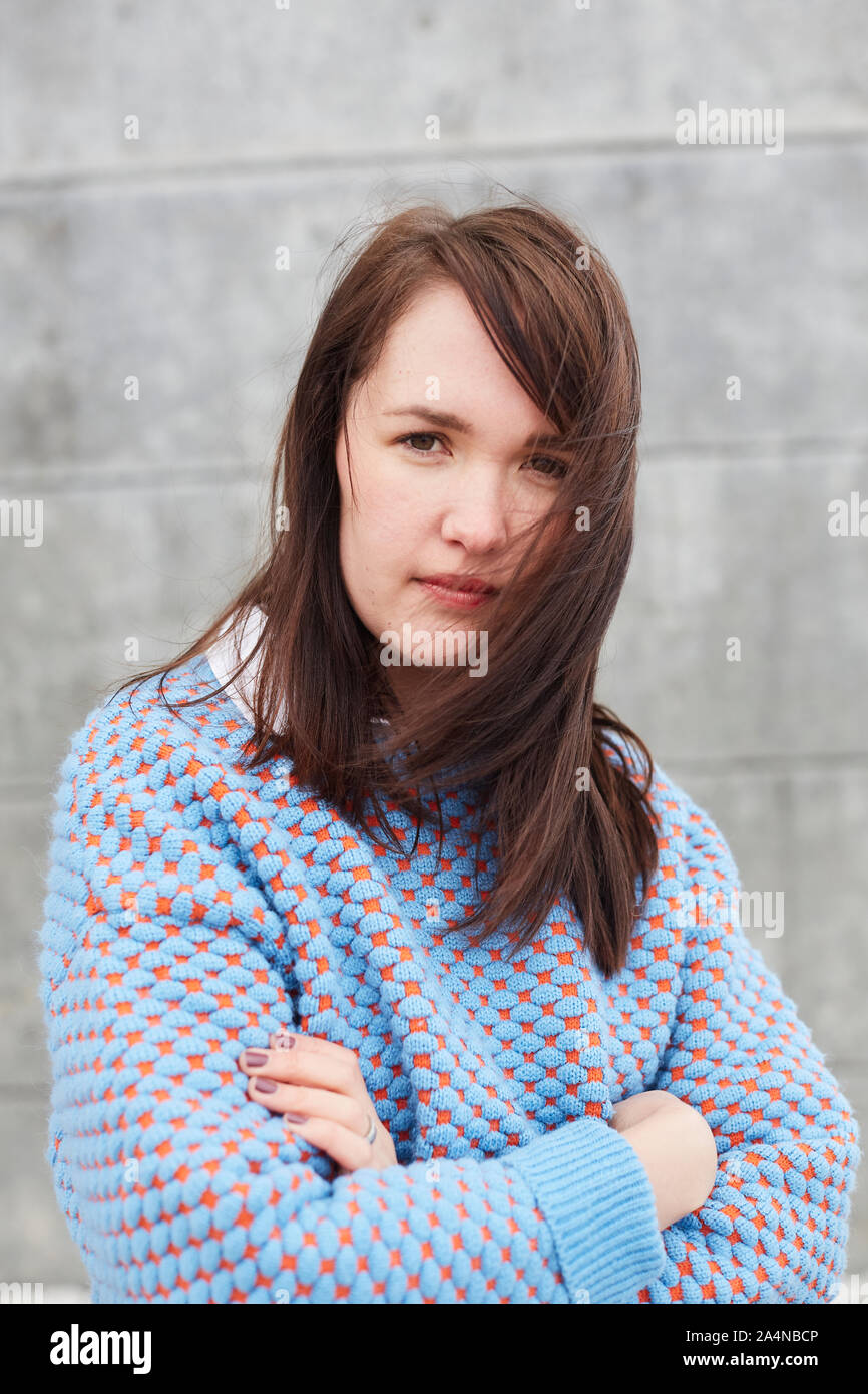Woman standing against wall hi-res stock photography and images - Alamy