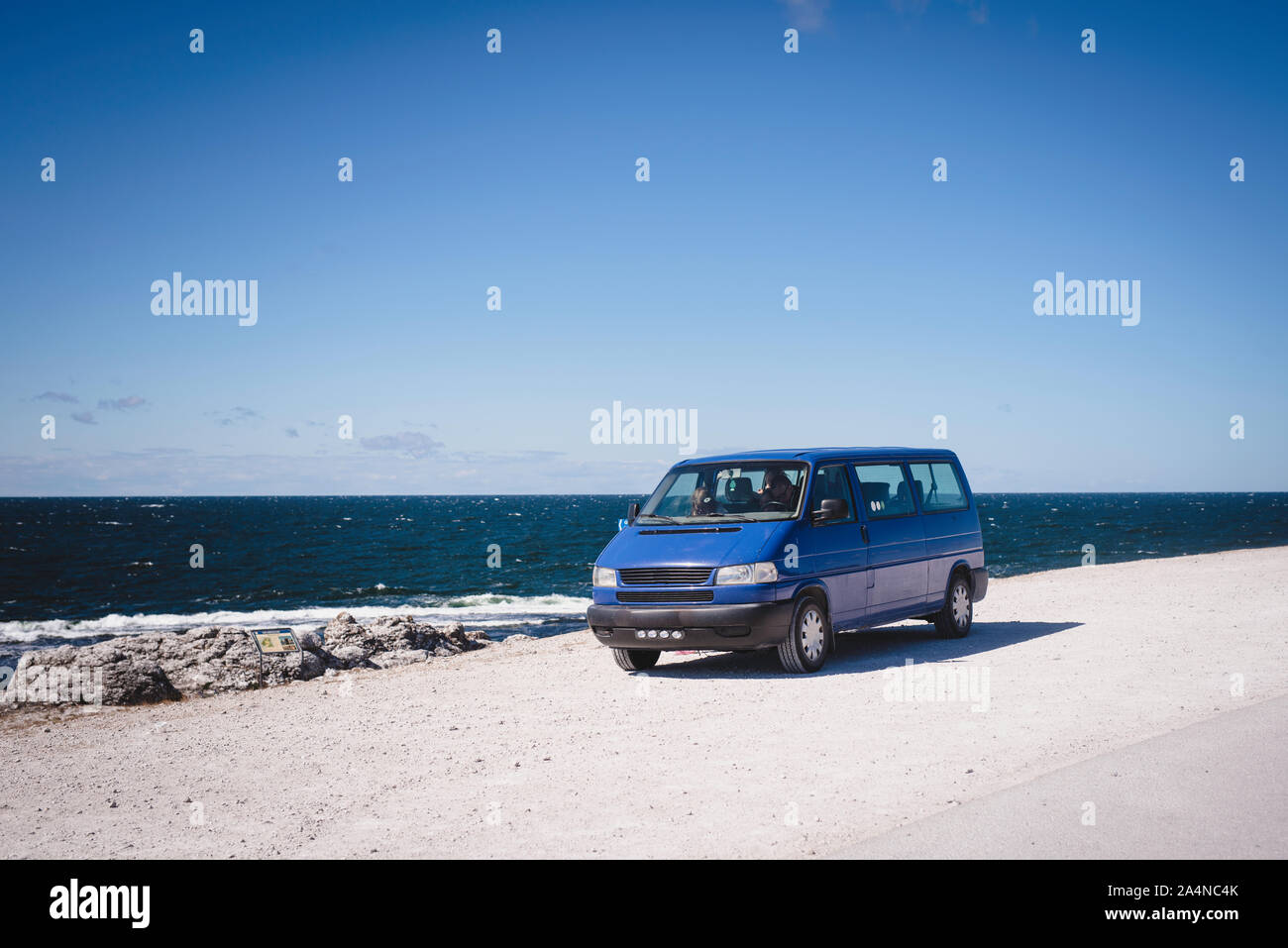 Family van beach hi-res stock photography and images - Alamy