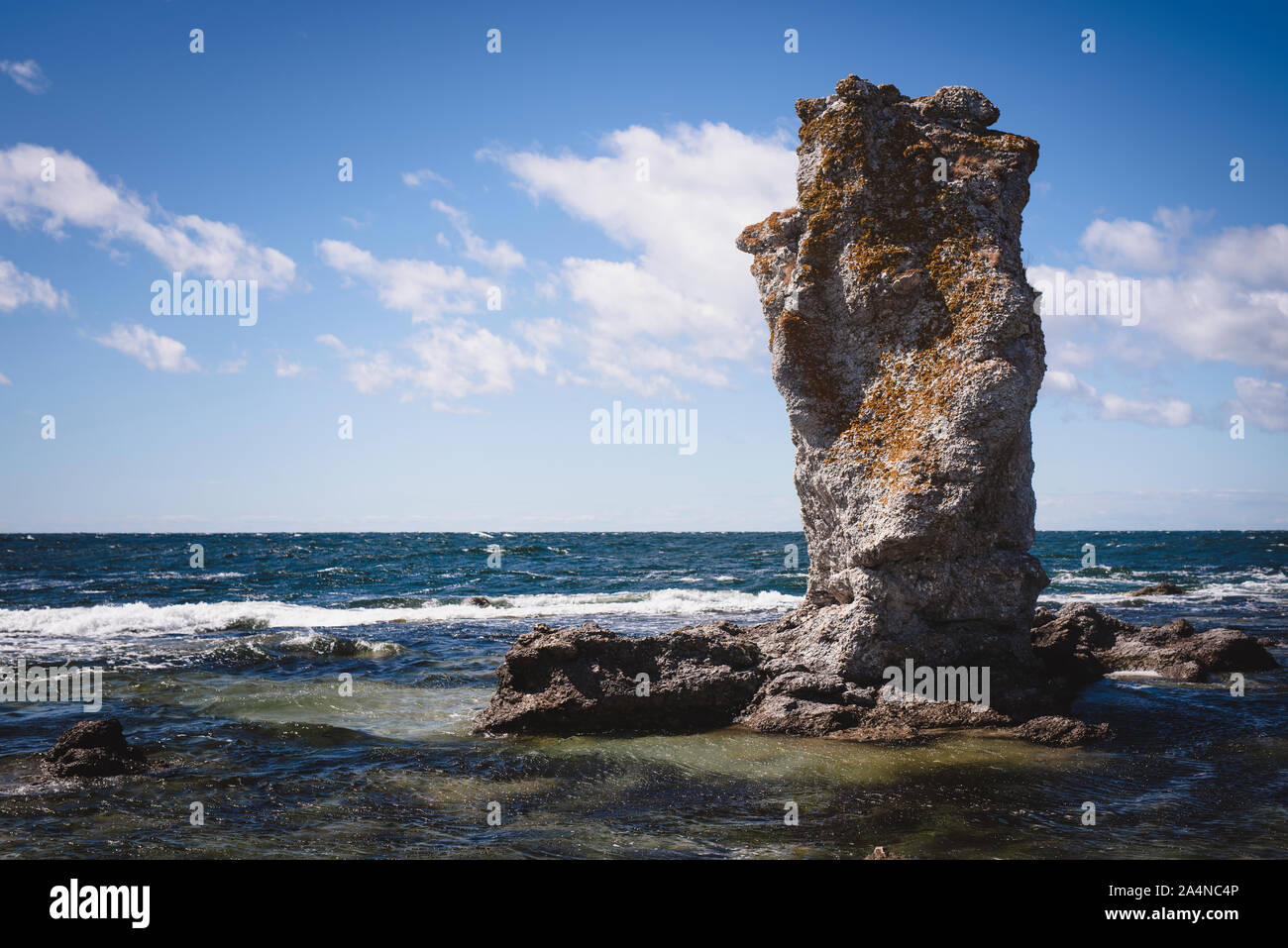 Water rock pillar hi-res stock photography and images - Alamy