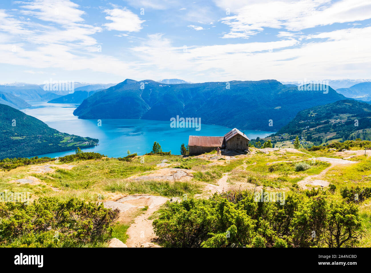 Lake house farm hi-res stock photography and images - Alamy